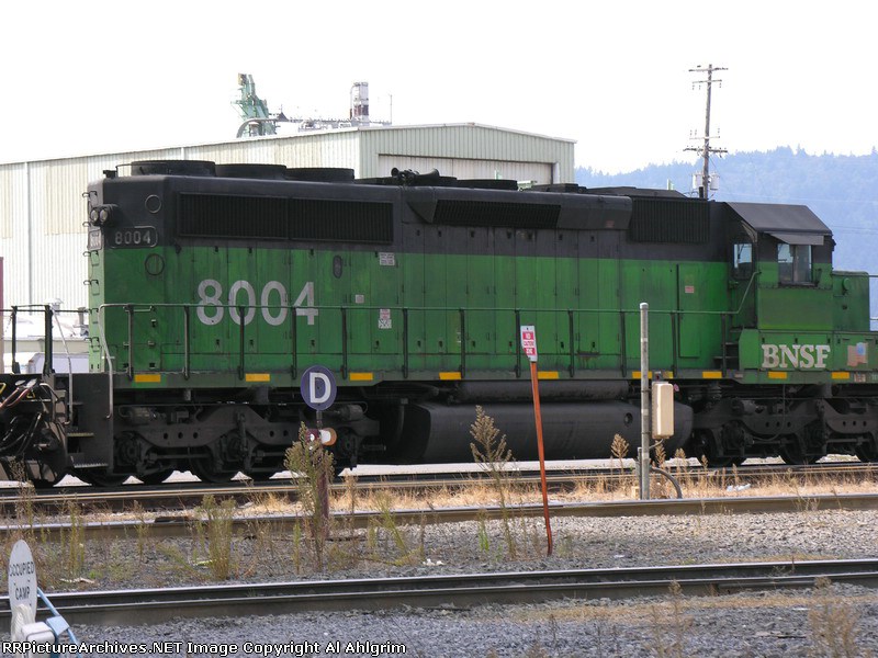 BNSF 8004 in BN Green
